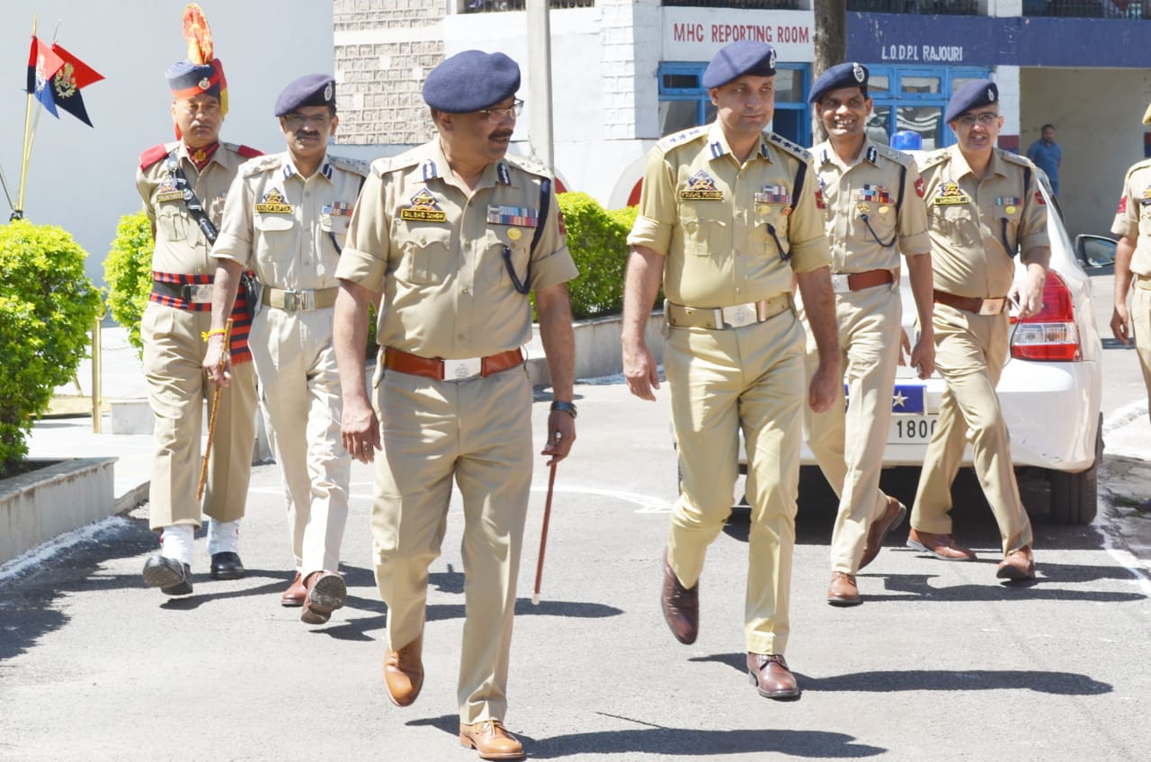 Be people friendly but tough against the criminals : DGP - Kashmir Indepth