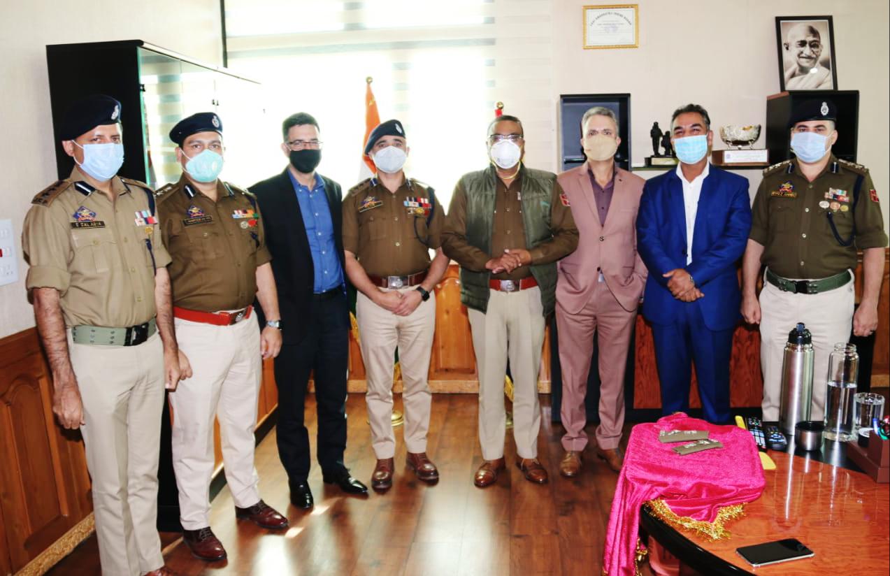 DGP decorates 2004 JKPS batch with ranks Congratulates them and their ...