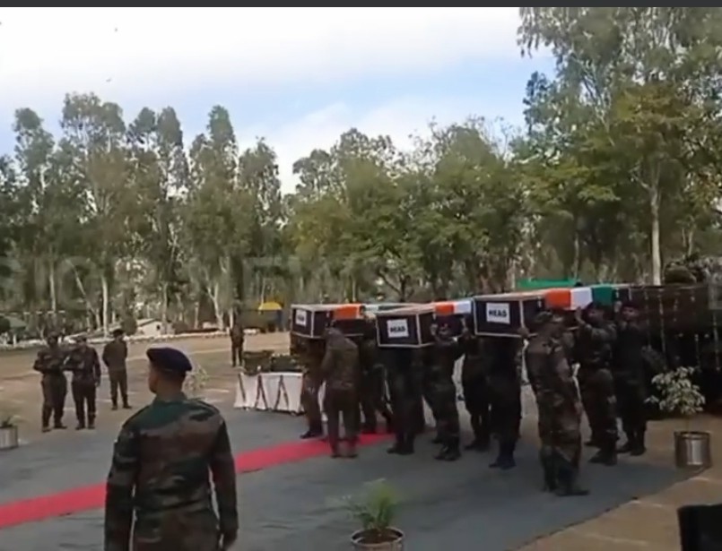 Northern army commander pays tribute to martyred army personnel - Kashmir Indepth